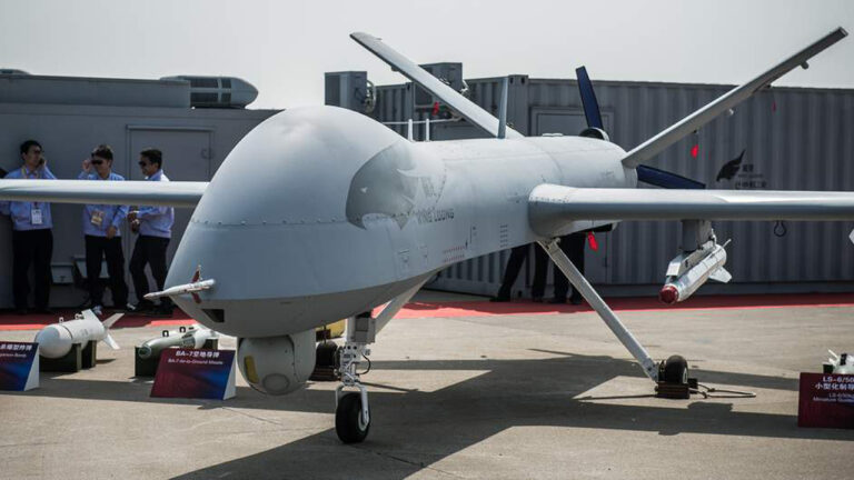 En images, des drones Wing Long II et Bayraktar TB2 sur la base ...